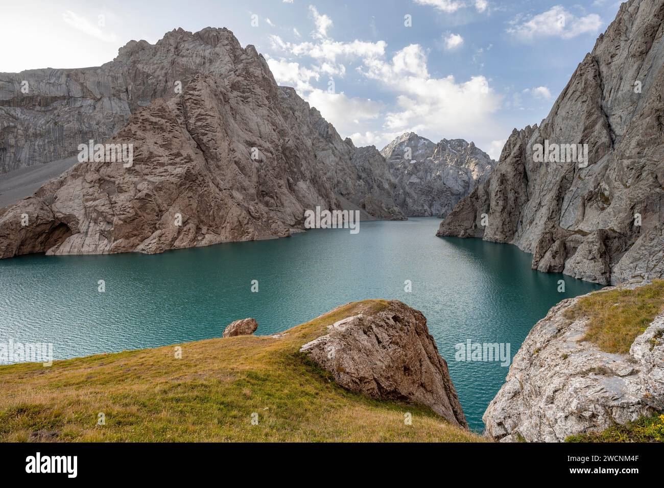 Mountain lake Kol Suu with rocky steep mountains, Kol Suu Lake, Sary ...