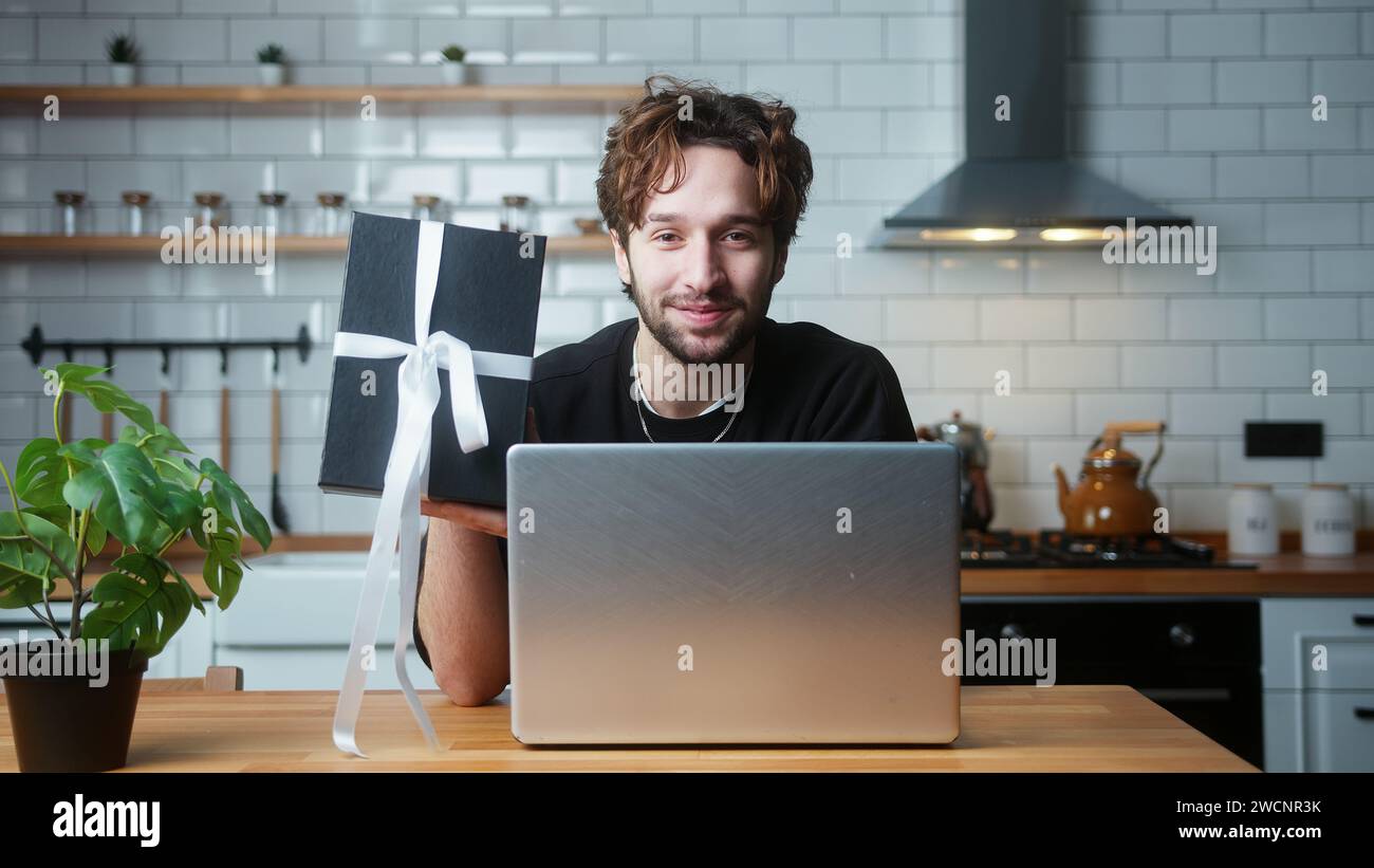 Smiling vlogger advertising giveaway hi-res stock photography and ...