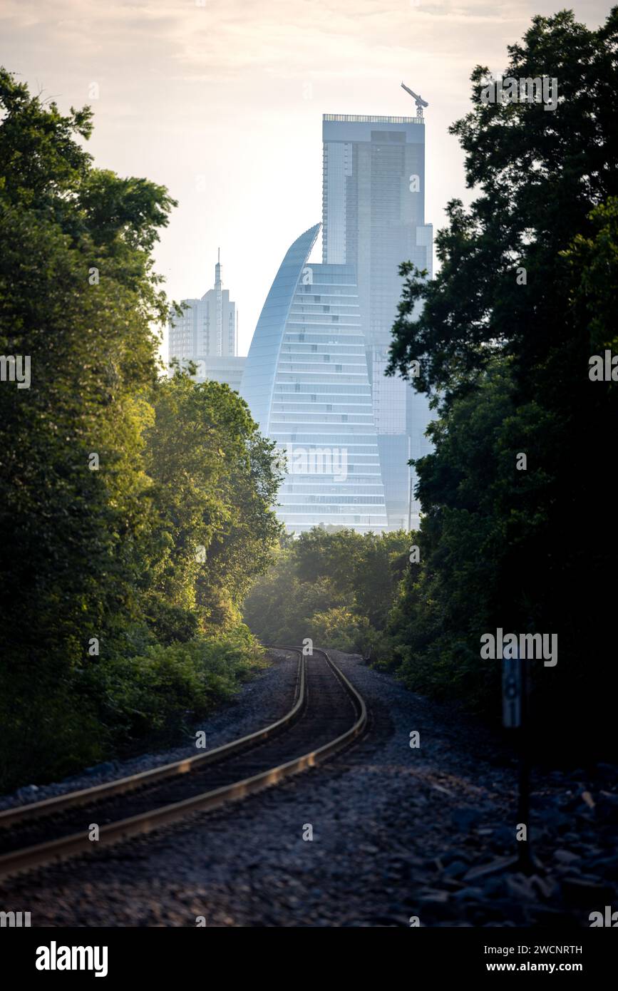 Skyline train hi-res stock photography and images - Alamy