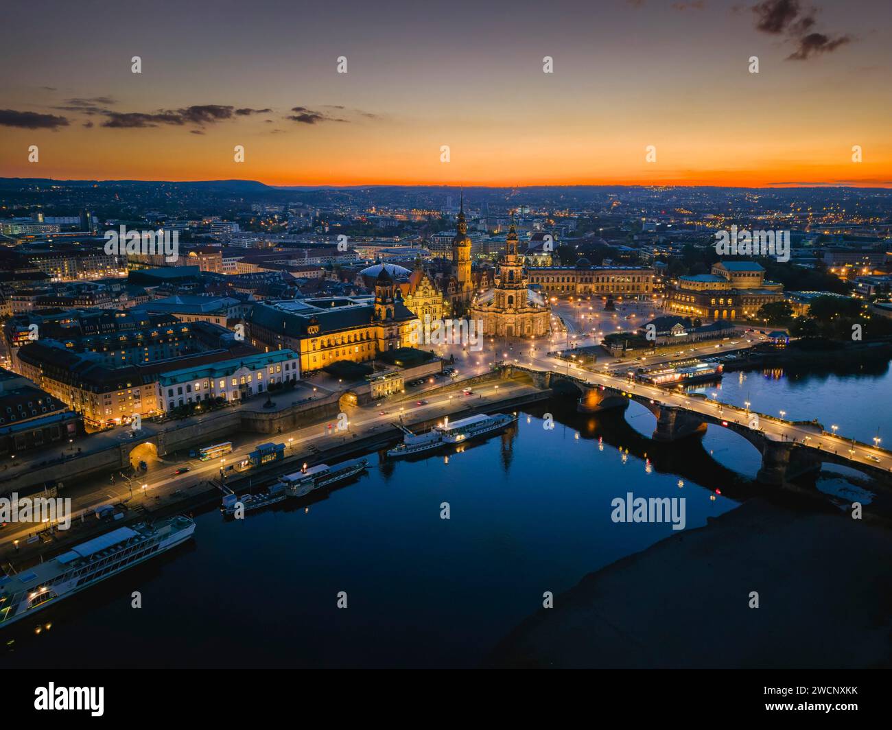 Aerial view of the historical city centre of Dresden, Terrassenufer ...