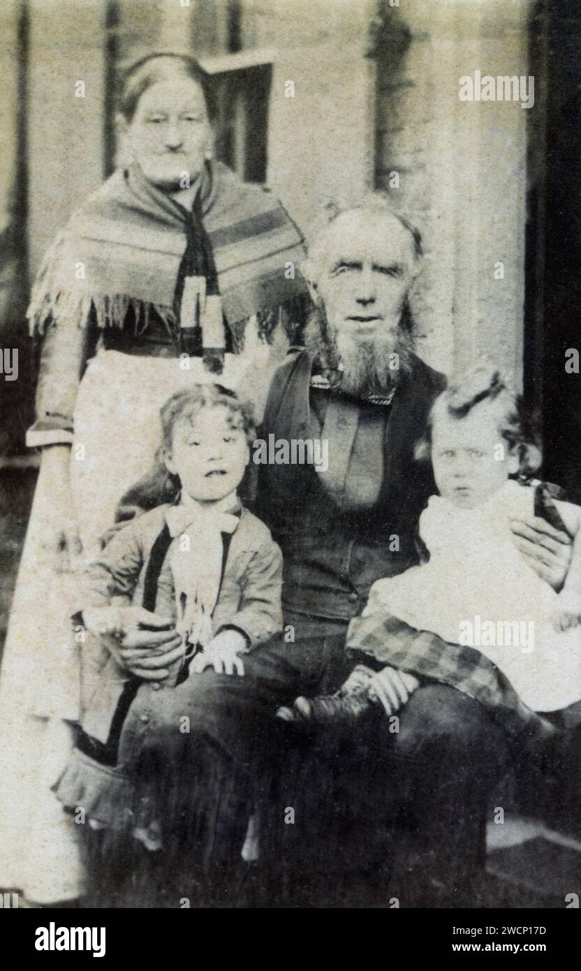1800's family portrait england hi-res stock photography and images - Alamy
