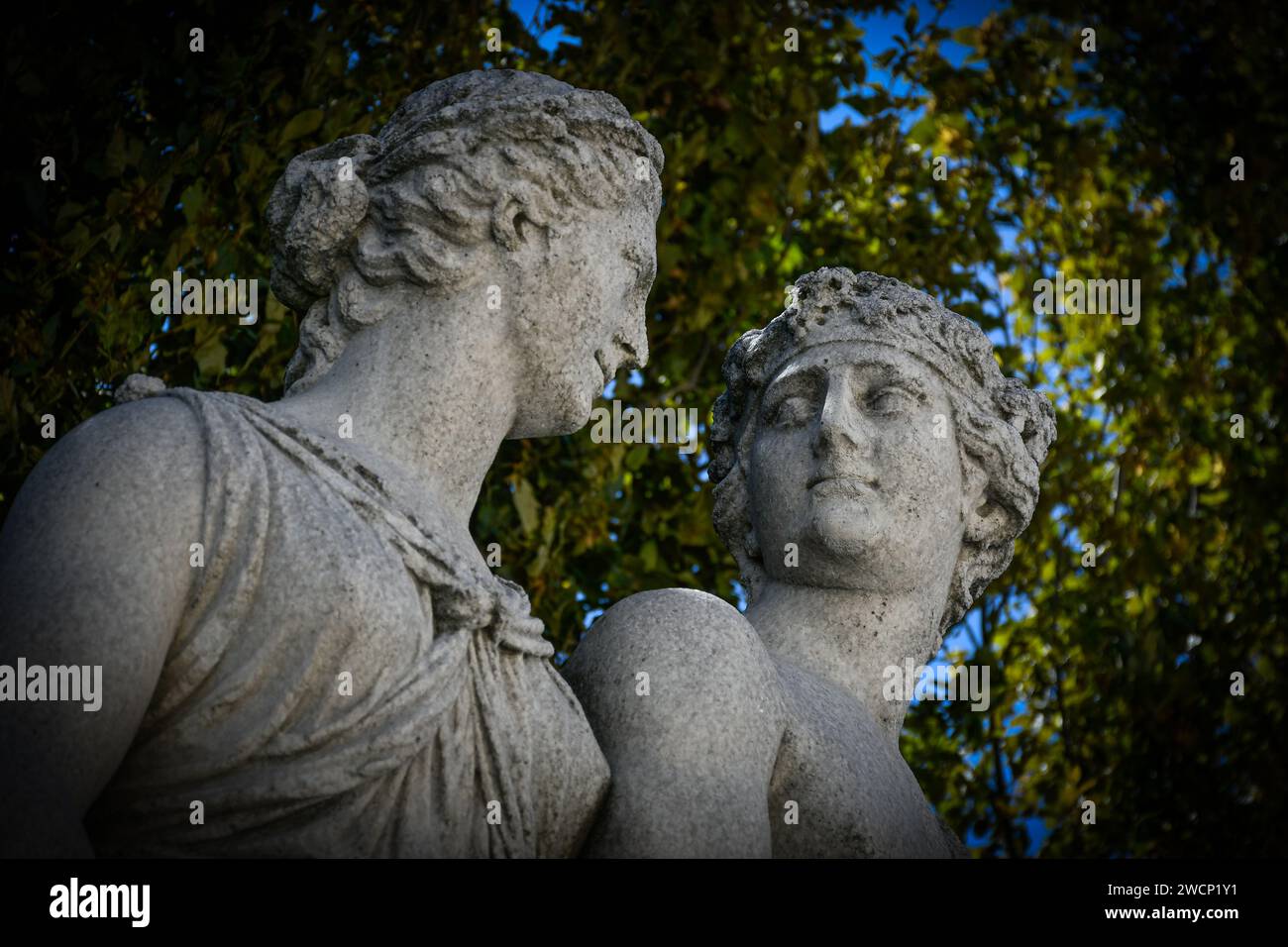 Mythological statues hi-res stock photography and images - Alamy