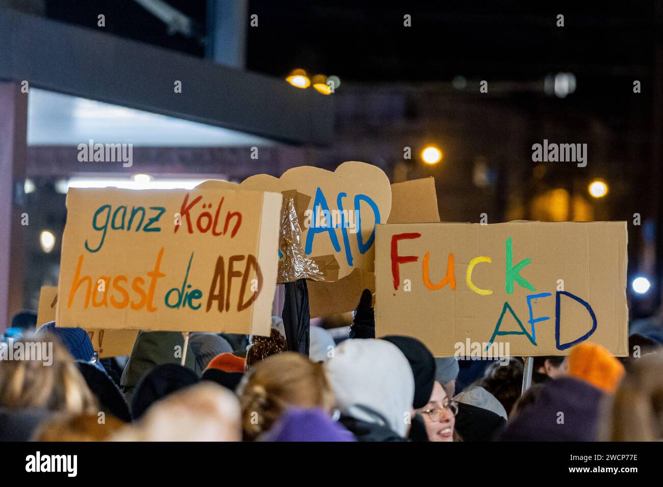 GANZ KÖLN HASST DIE AFD - Bei der Demonstration Köln gegen Rechts ...