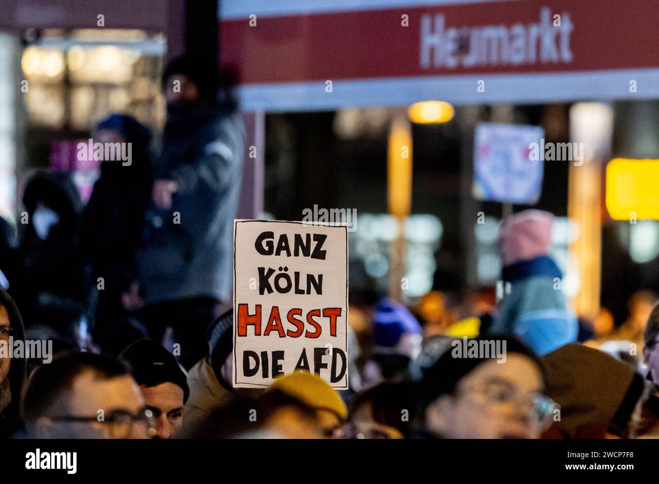 GANZ KÖLN HASST DIE AFD - Bei der Demonstration Köln gegen Rechts ...