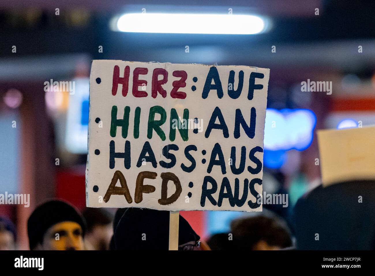 HERZ AUF HIRN AN HASS AUS AFD RAUS - Bei der Demonstration Köln gegen ...