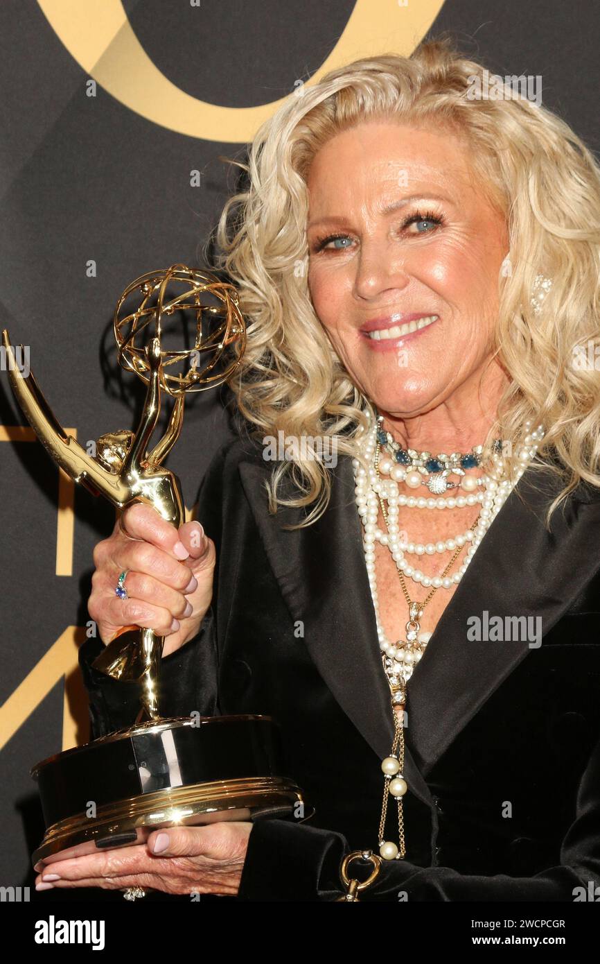 50th daytime emmy awards winners walk hi-res stock photography and ...