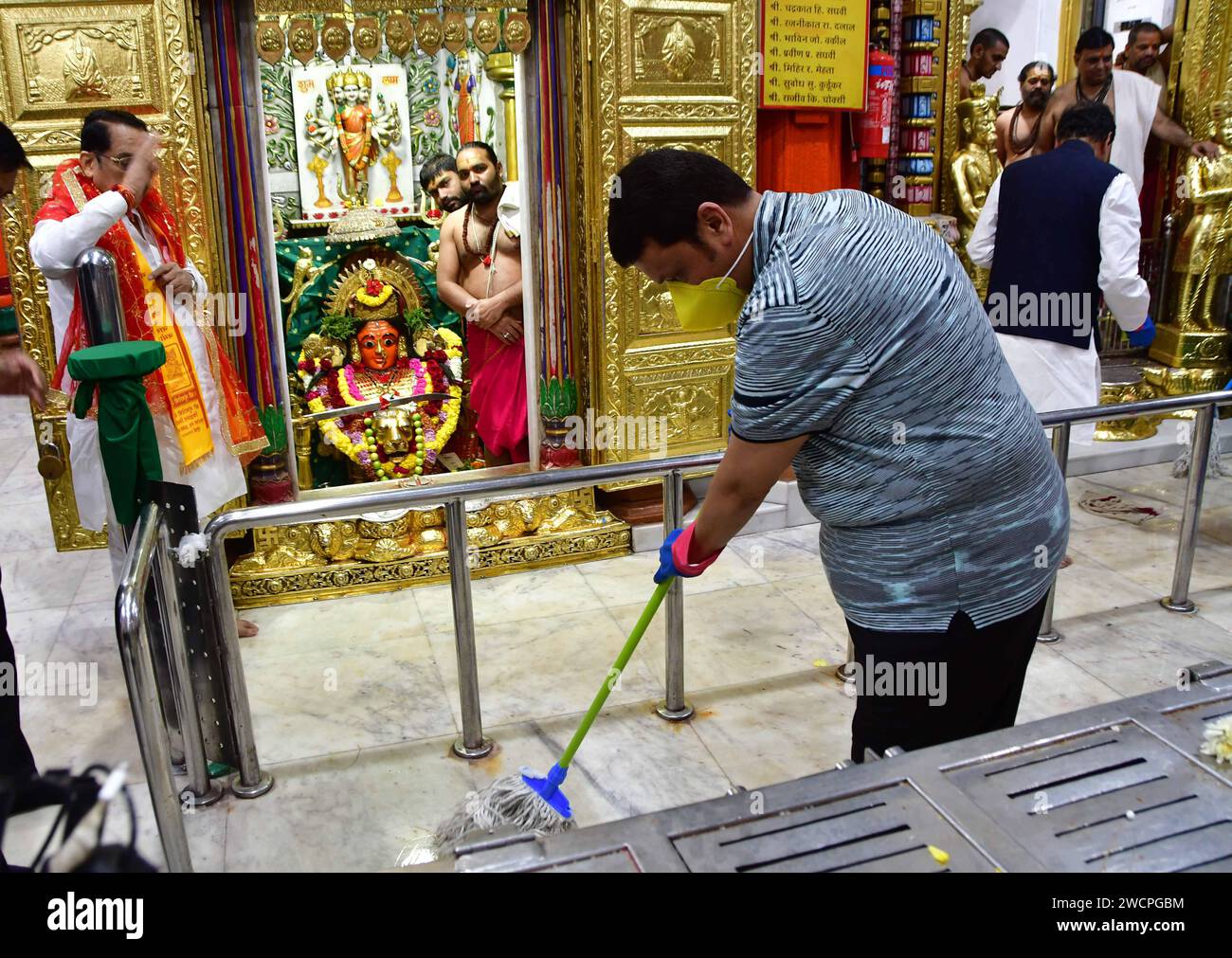 Mumbai cleanliness drive hi-res stock photography and images - Alamy