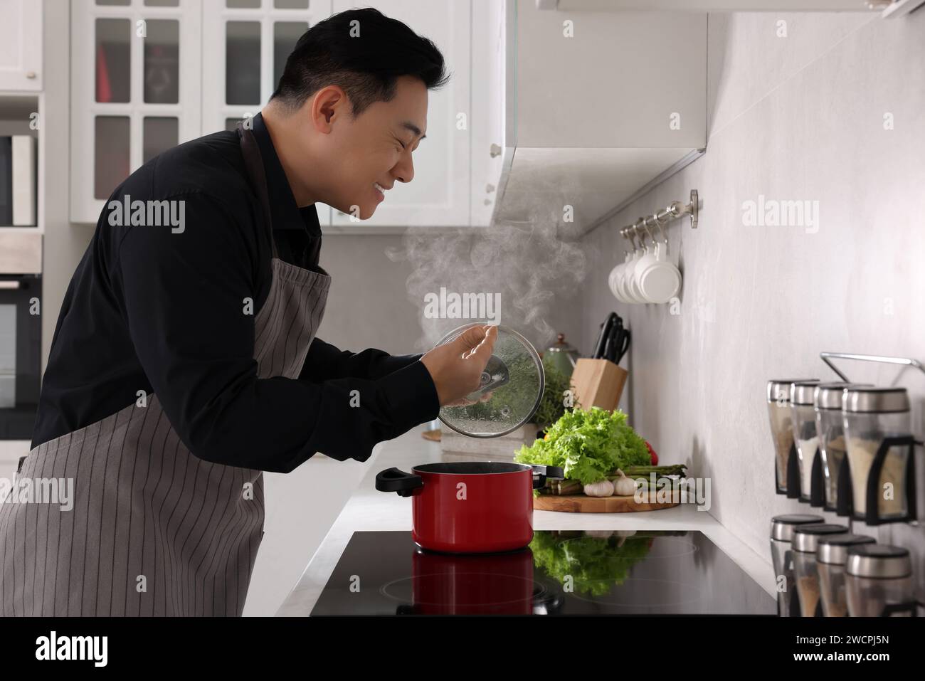 Smelling dish hi-res stock photography and images - Alamy