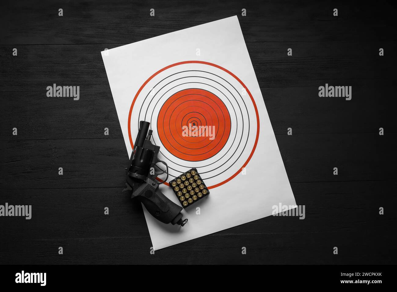 Bullseye target gun nobody hi-res stock photography and images - Alamy