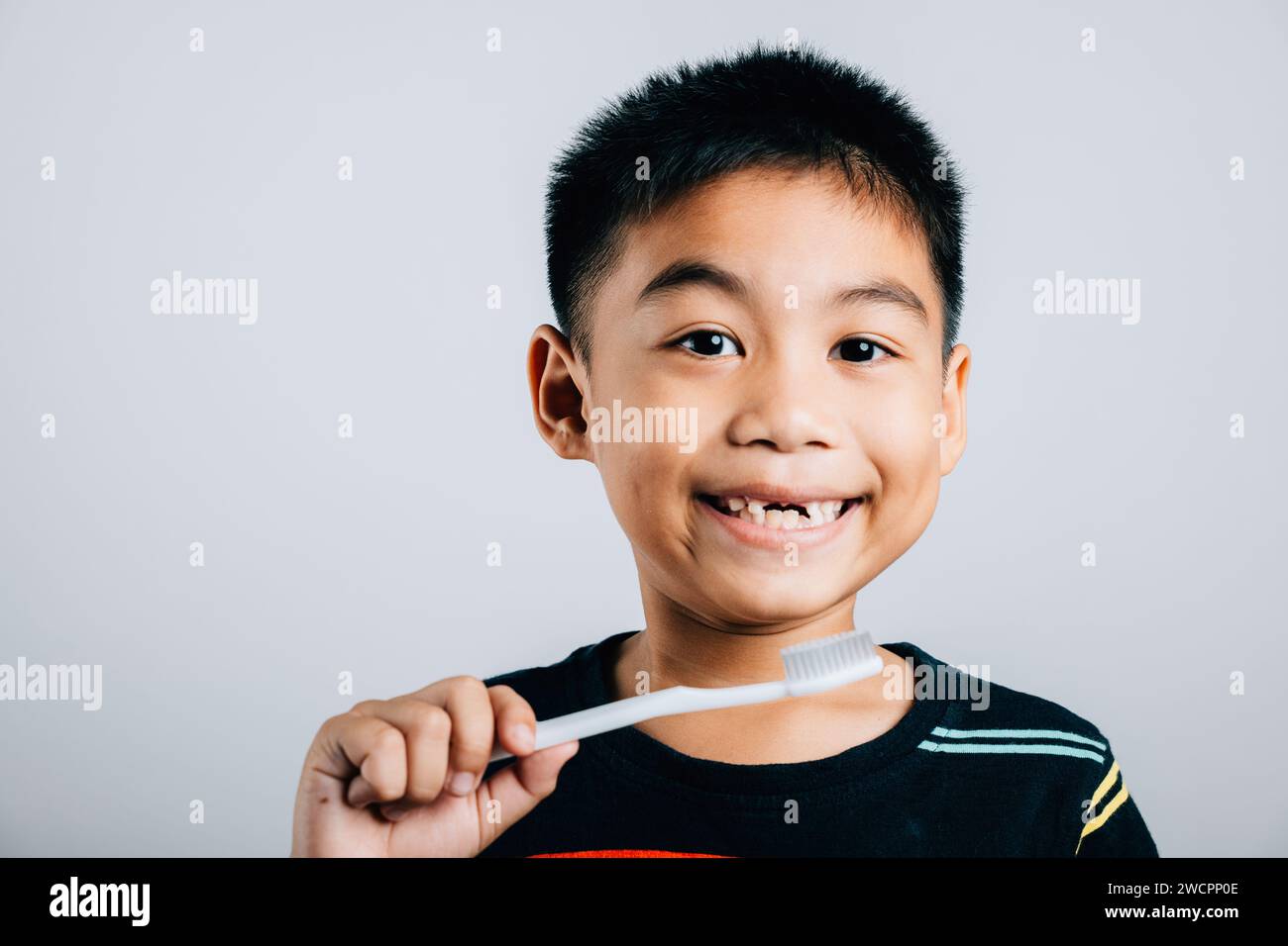 Broken toothbrush hi-res stock photography and images - Alamy