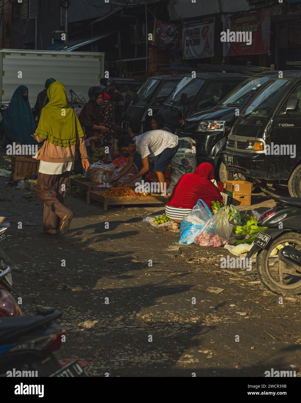 Unpacking goods hi-res stock photography and images - Alamy
