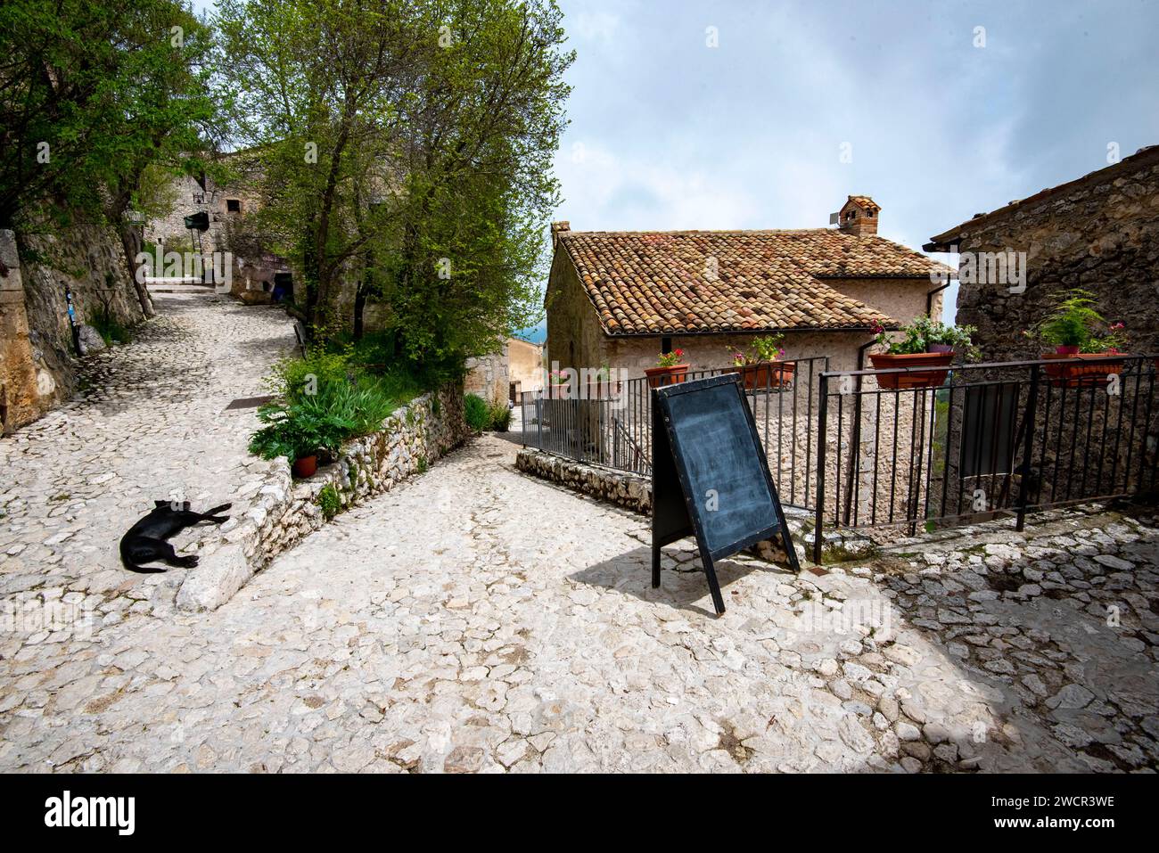 Rocca calascio in calascio hi-res stock photography and images - Alamy