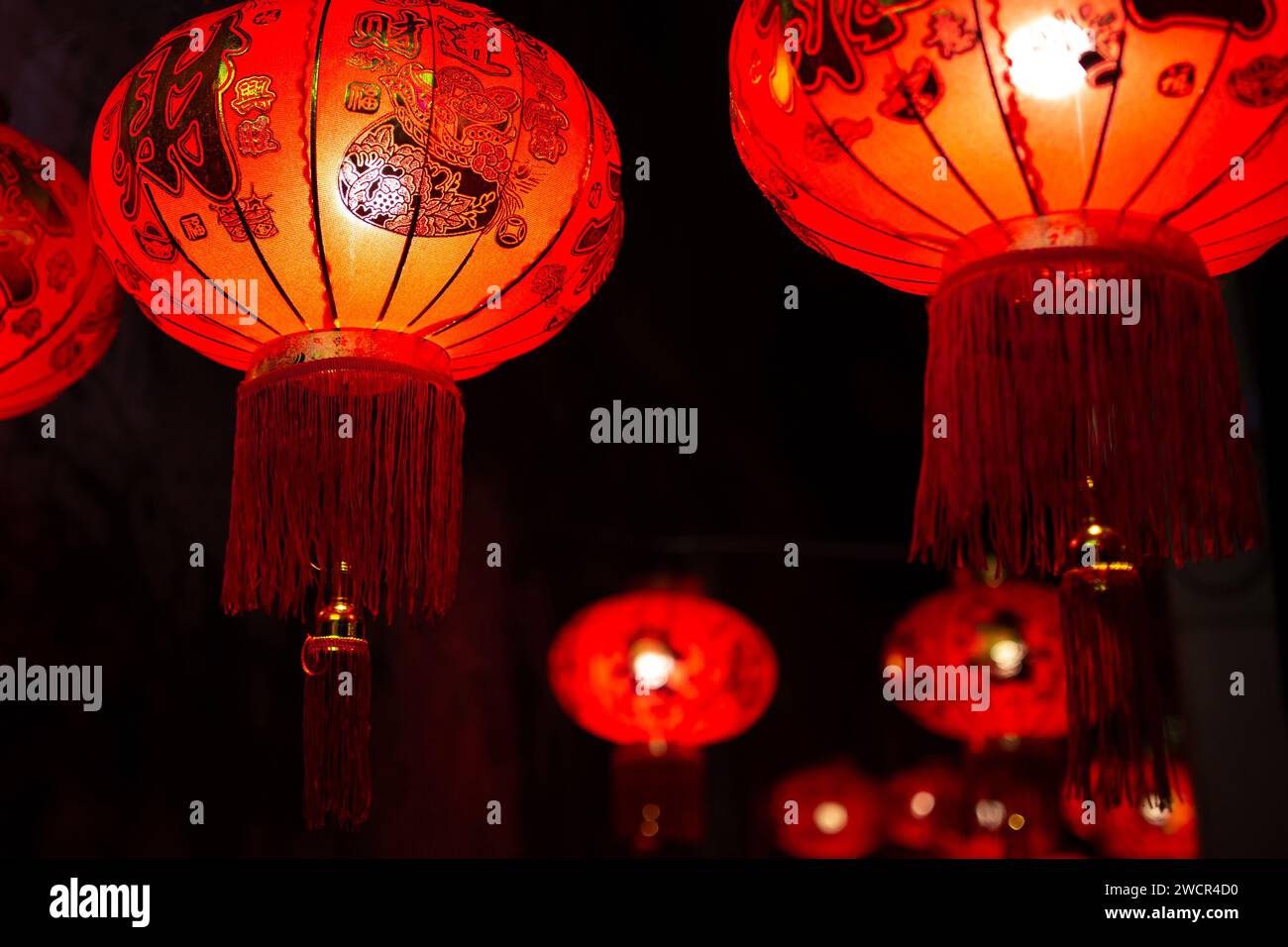 Traditional chinese red lanterns hi-res stock photography and images - Alamy