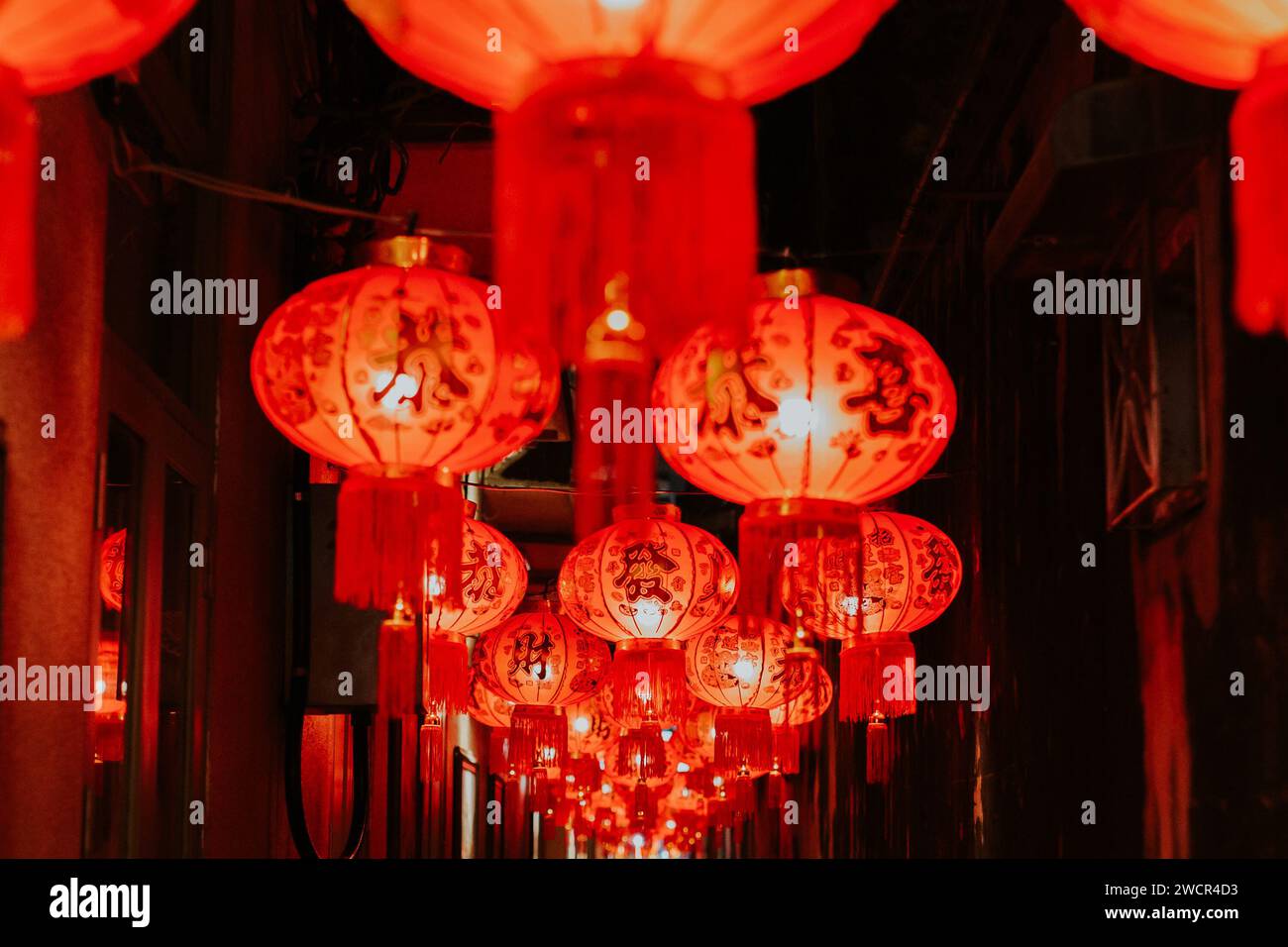 Chinese lanterns in chinatown year hi-res stock photography and images - Alamy