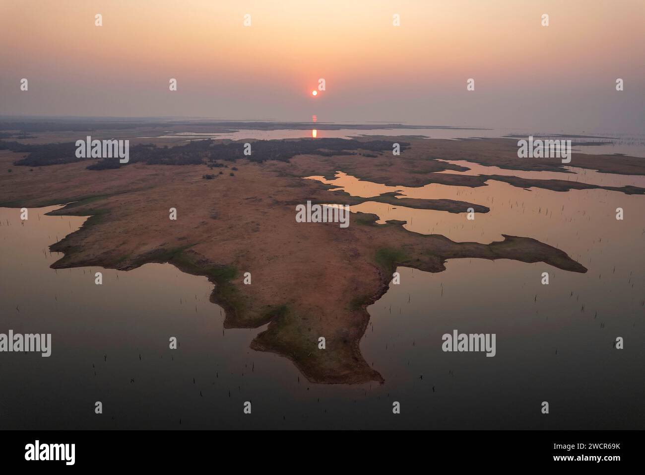 An aerial view of Zimbabwe's Lake Kariba Stock Photo - Alamy