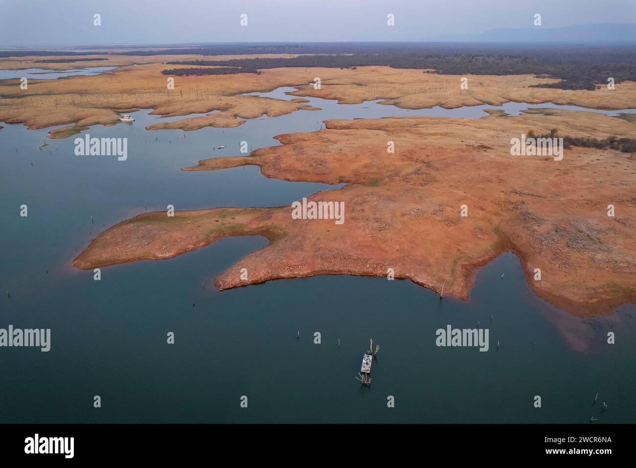 A boat seen from above on Zimbabwe's Lake Kariba Stock Photo - Alamy