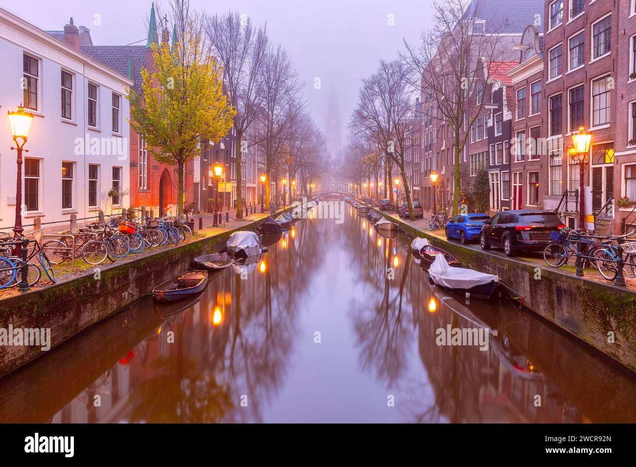 Winter amsterdam canal zuiderkerk hi-res stock photography and images ...