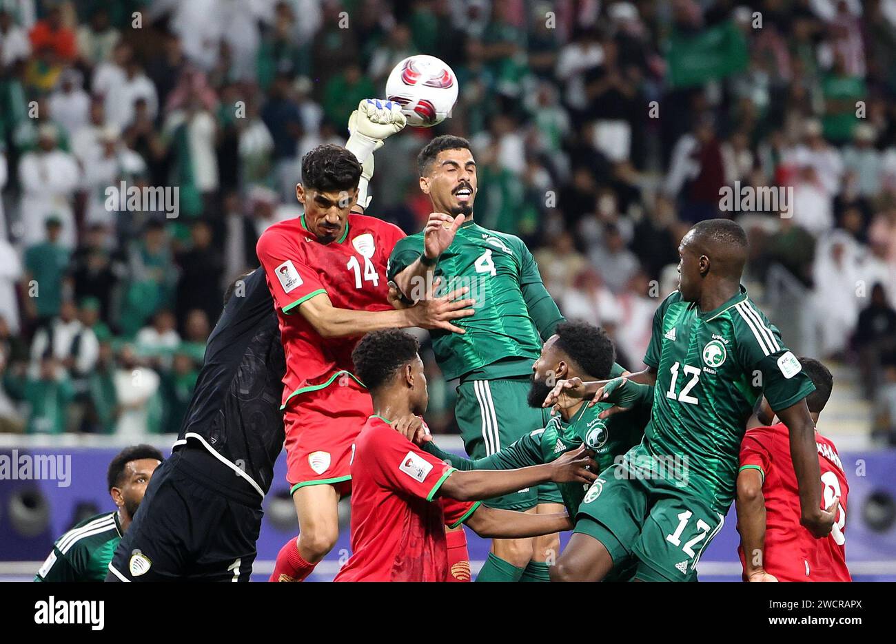Duoha, Qatar. 16th Jan, 2024. Ali Lajami (R top) of Saudi Arabia head ...
