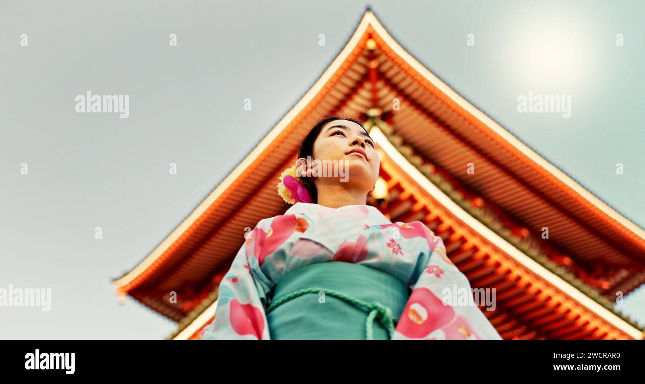Shinto clothes hi-res stock photography and images - Alamy