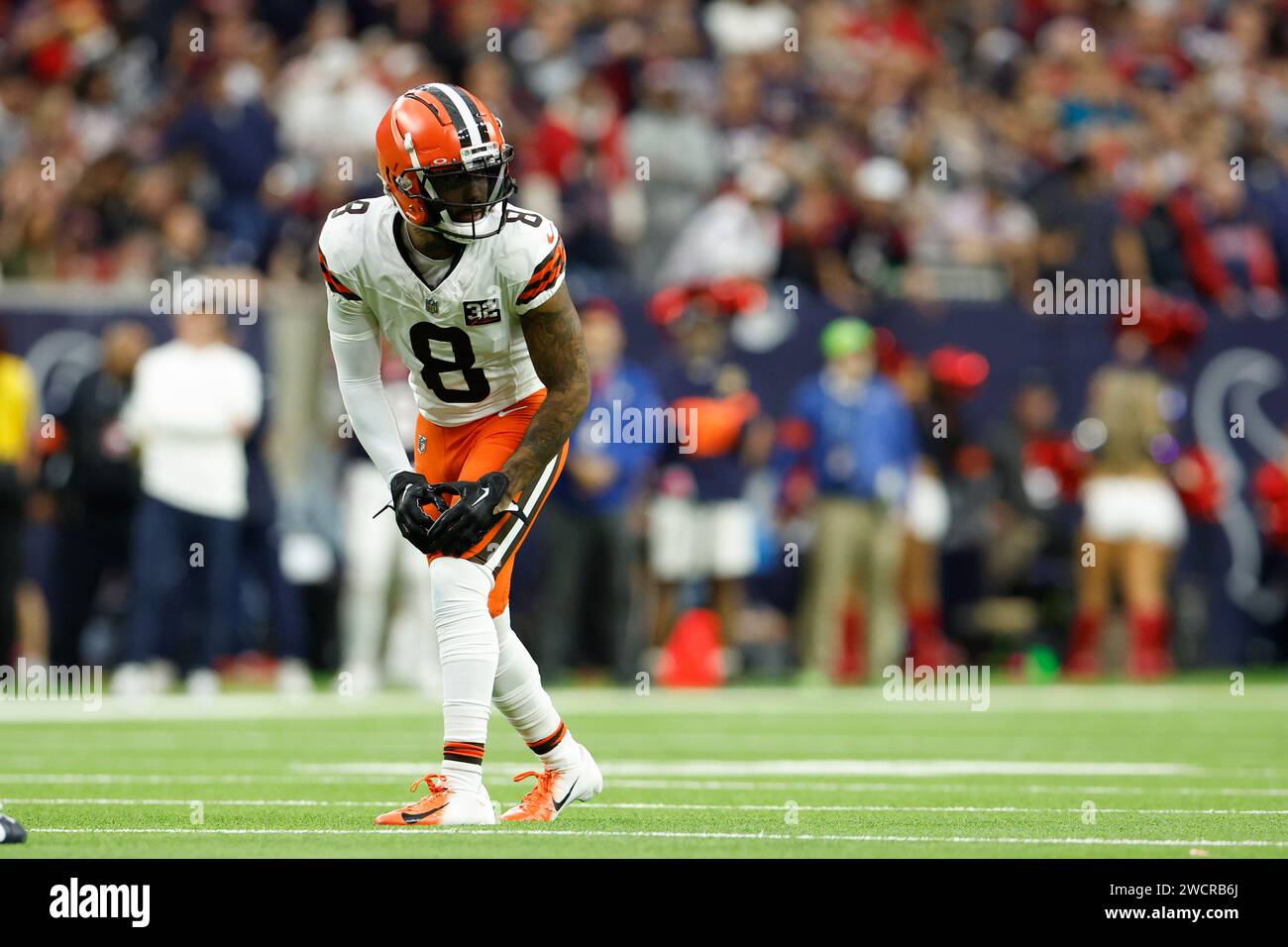Cleveland Browns wide receiver Elijah Moore (8) lines up for the snap ...
