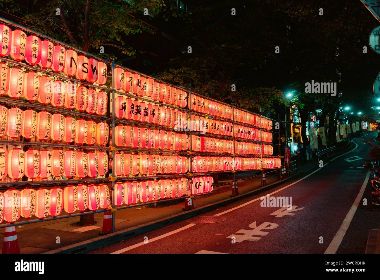 Tokyo back alley hi-res stock photography and images - Alamy