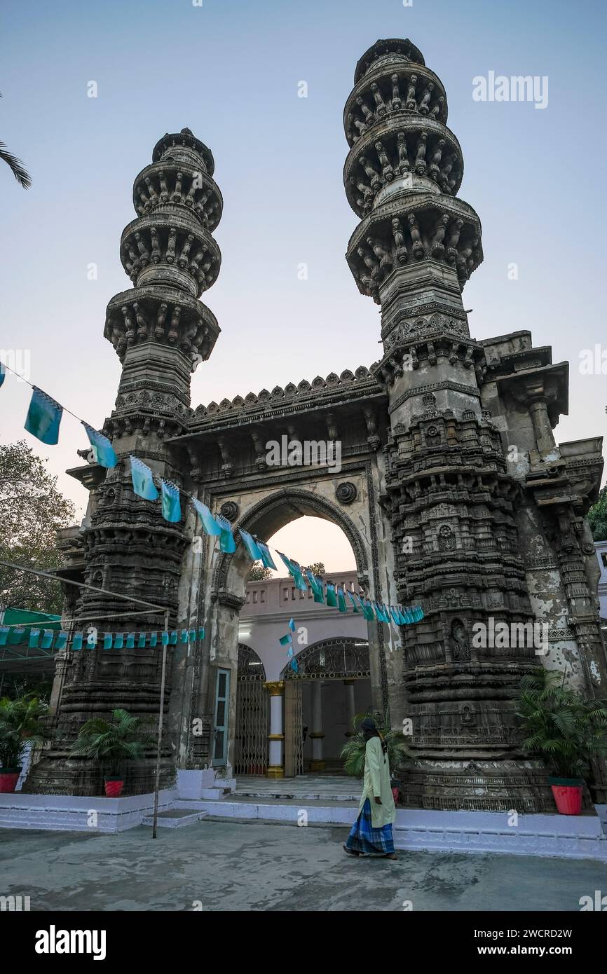 Ahmedabad, India - January 11, 2024: Jhulta Minara Sidi Bashir Mosque ...