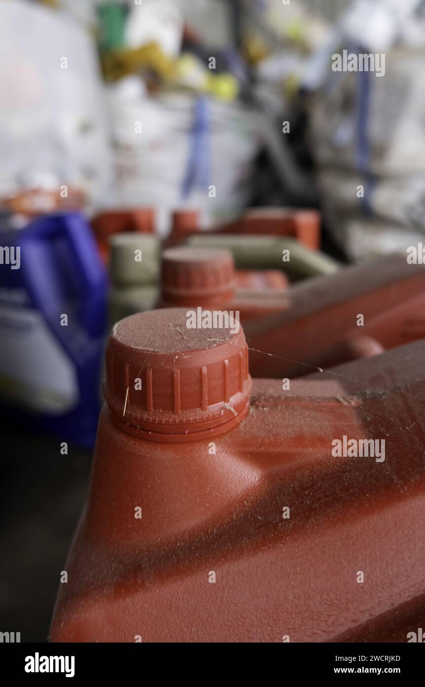 Oil, manufacturing, plastic bottles hi-res stock photography and images ...
