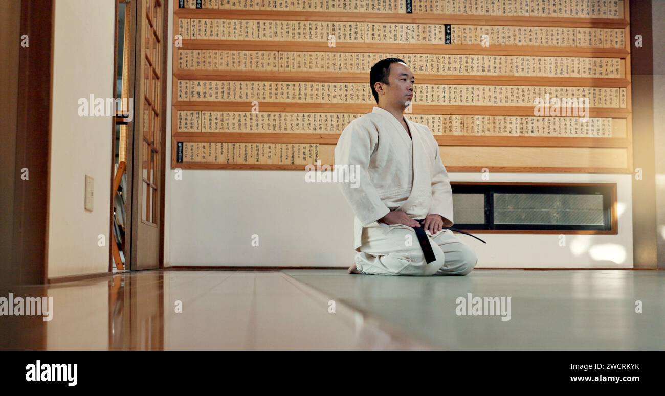 Martial arts bow hi-res stock photography and images - Alamy