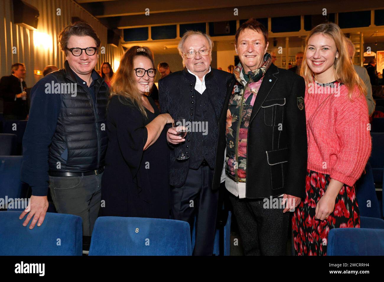 Philipp Kreuzer, Sonja Bogner, Franz Xaver Bogner, Hans-jürgen Buchner und Marlene Schlegel bei ...