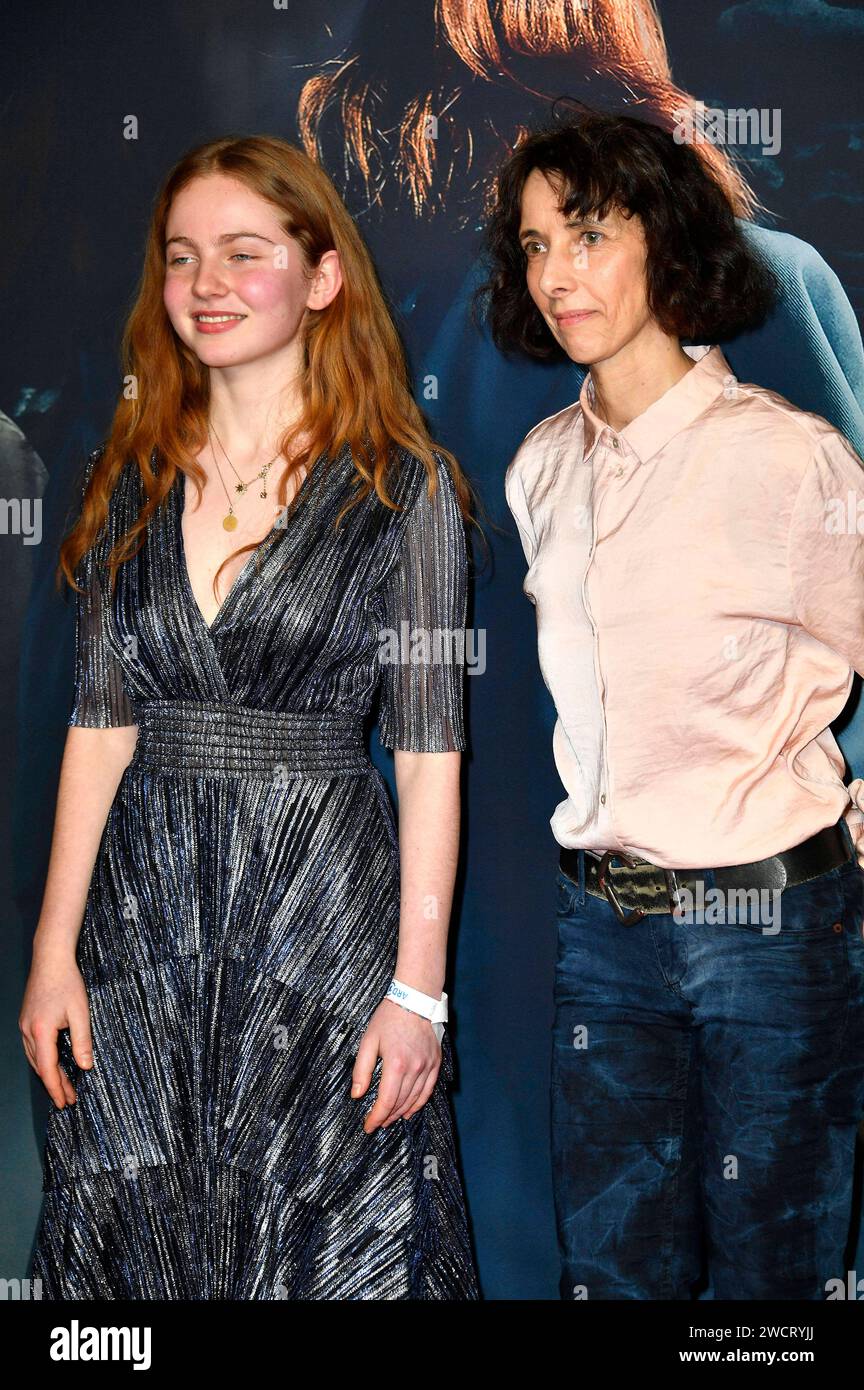 Alix Heyblom und Uta Janietz bei der Premiere der ARD Mystery-Crime-Serie Oderbruch im CineStar ...