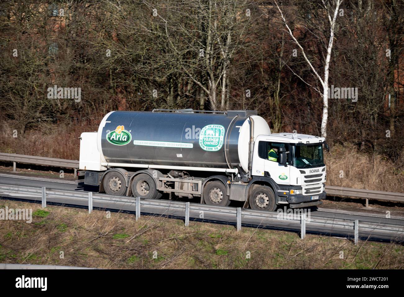 Arla milk tanker lorry, M40 slip road, Warwickshire, UK Stock Photo - Alamy
