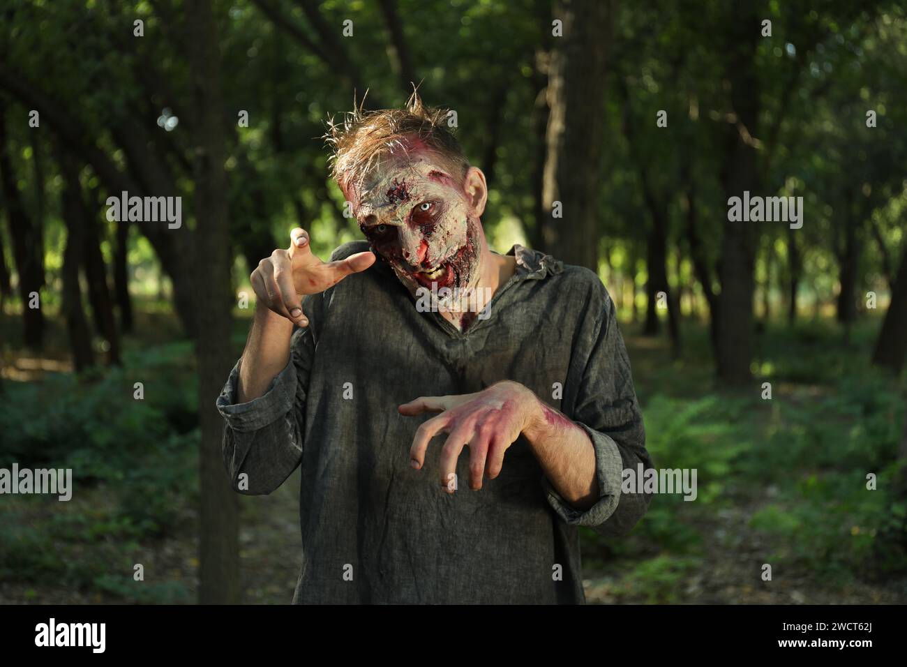 Bloody face hi-res stock photography and images - Alamy