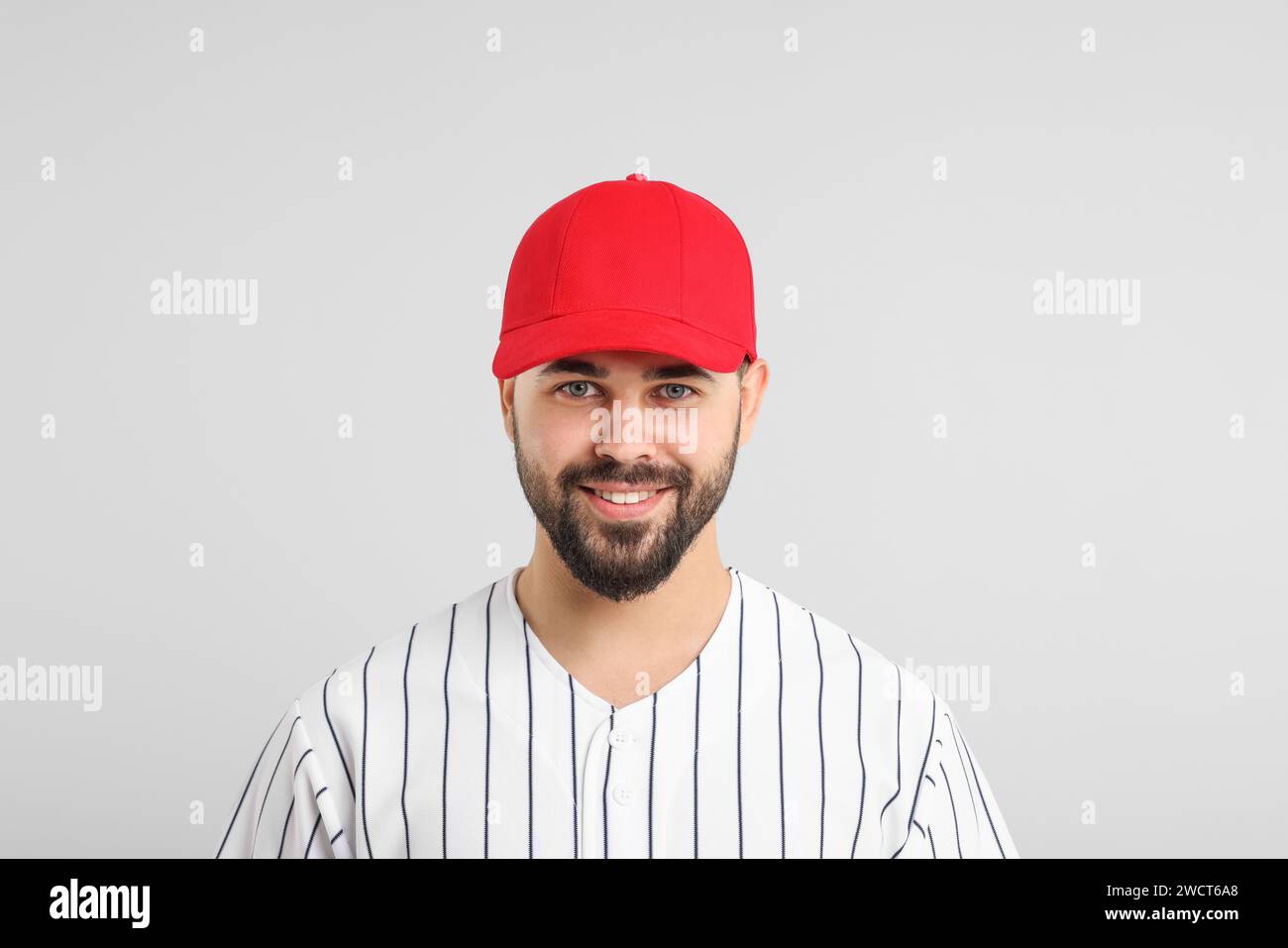 Wearing red baseball cap hi-res stock photography and images - Alamy