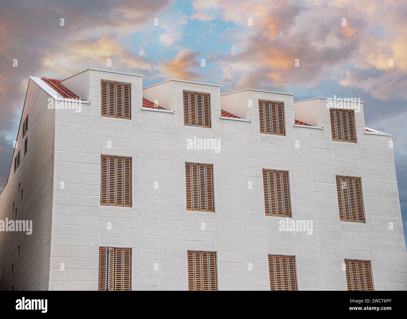 White building with beautiful windows Stock Photo - Alamy