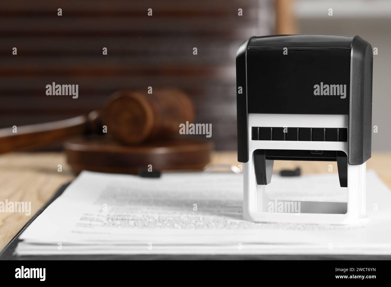 Notary contract hi-res stock photography and images - Alamy