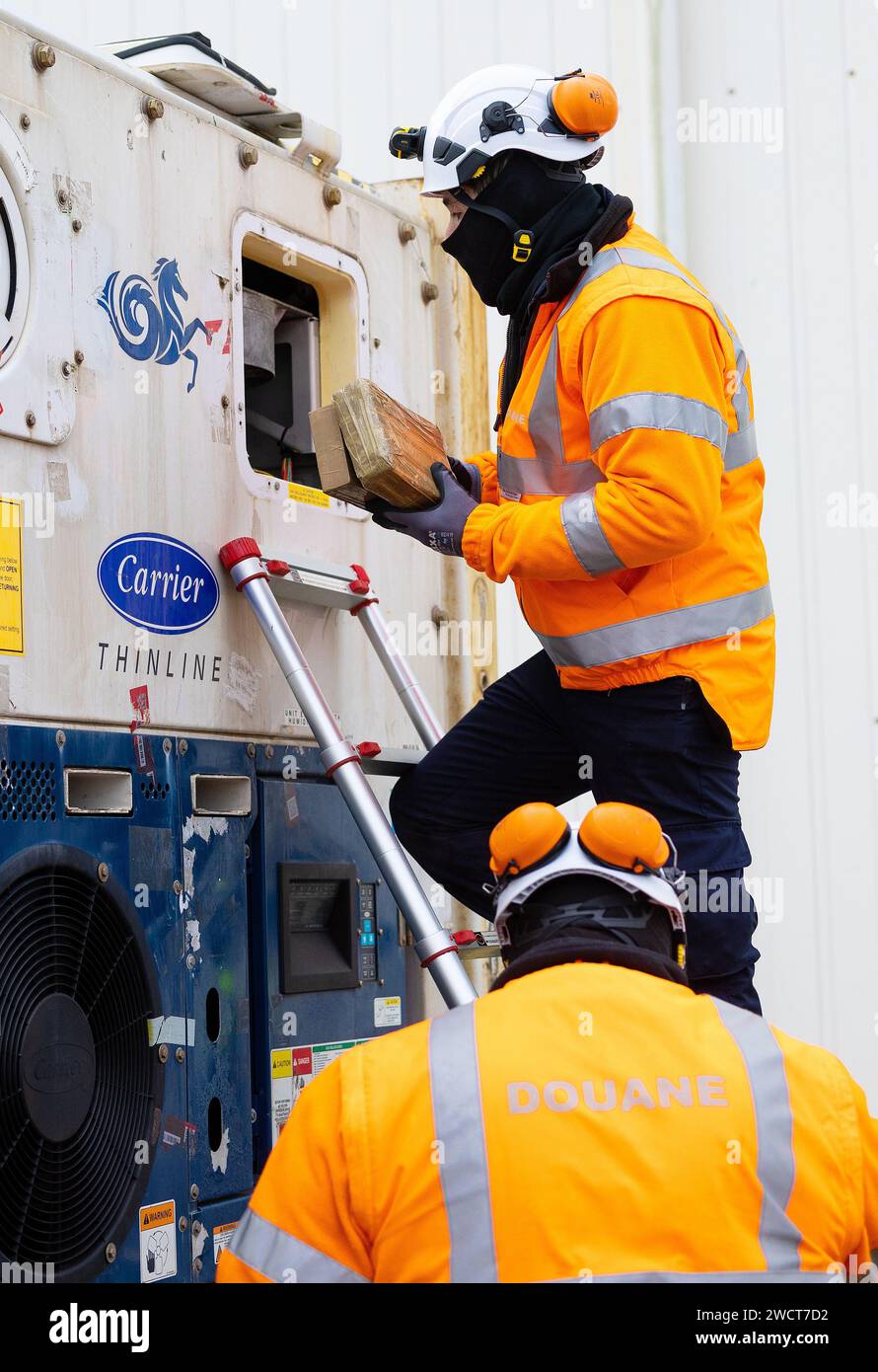 VLISSINGEN - The Belgian rummage team during a presentation about the ...