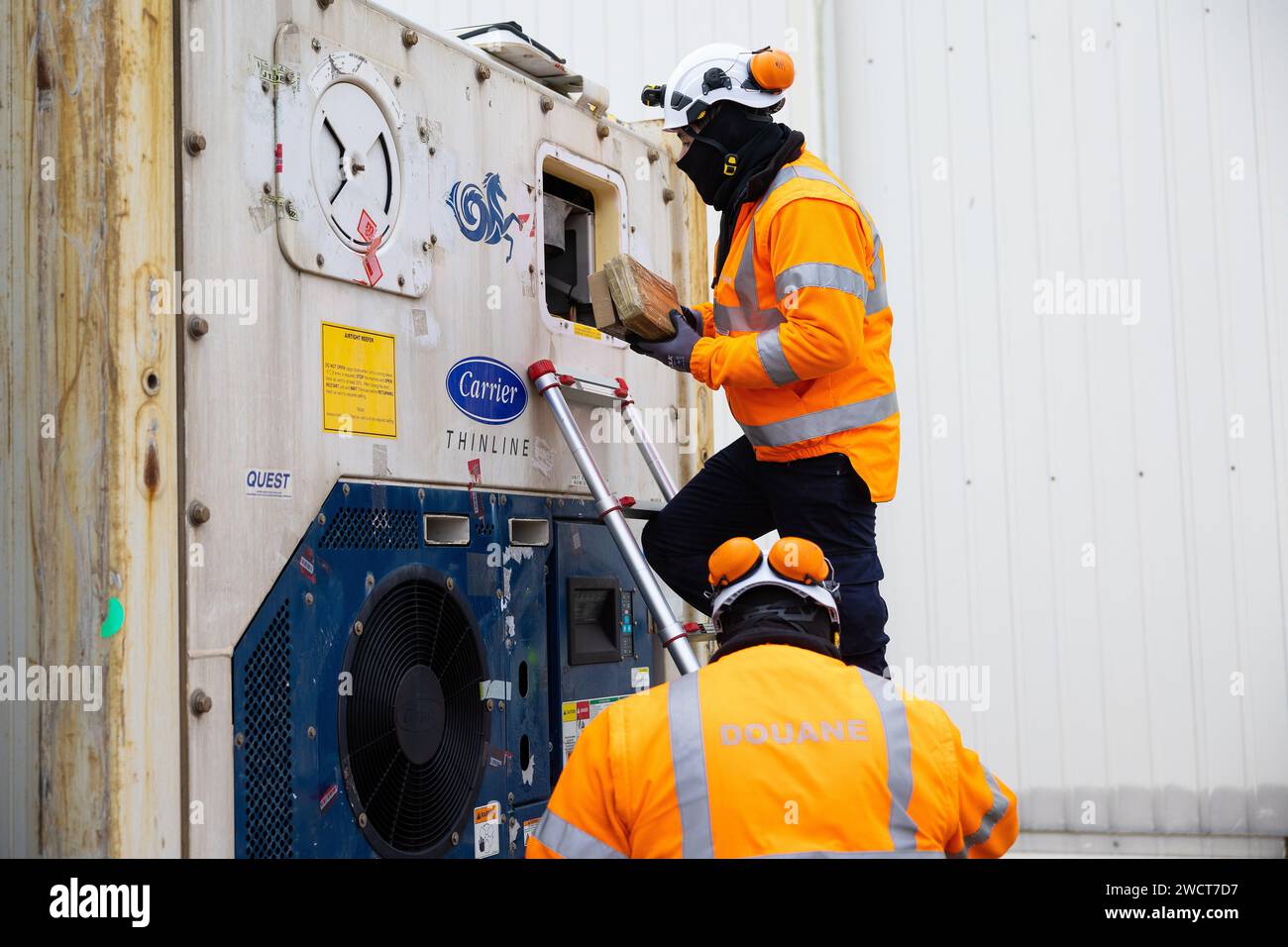 VLISSINGEN - The Belgian rummage team during a presentation about the ...