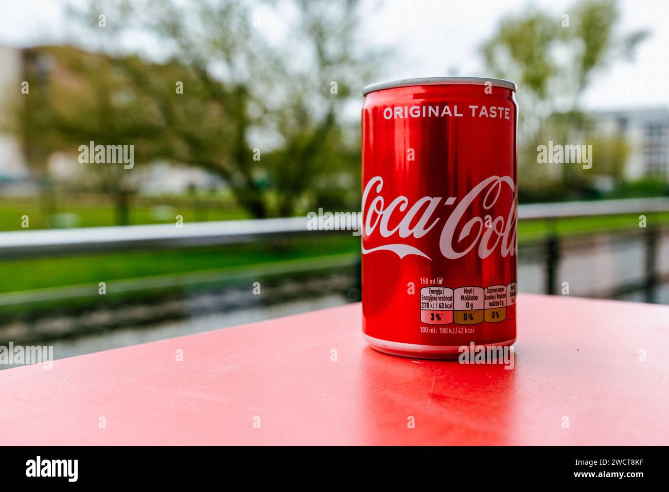 Red soda in can hi-res stock photography and images - Alamy