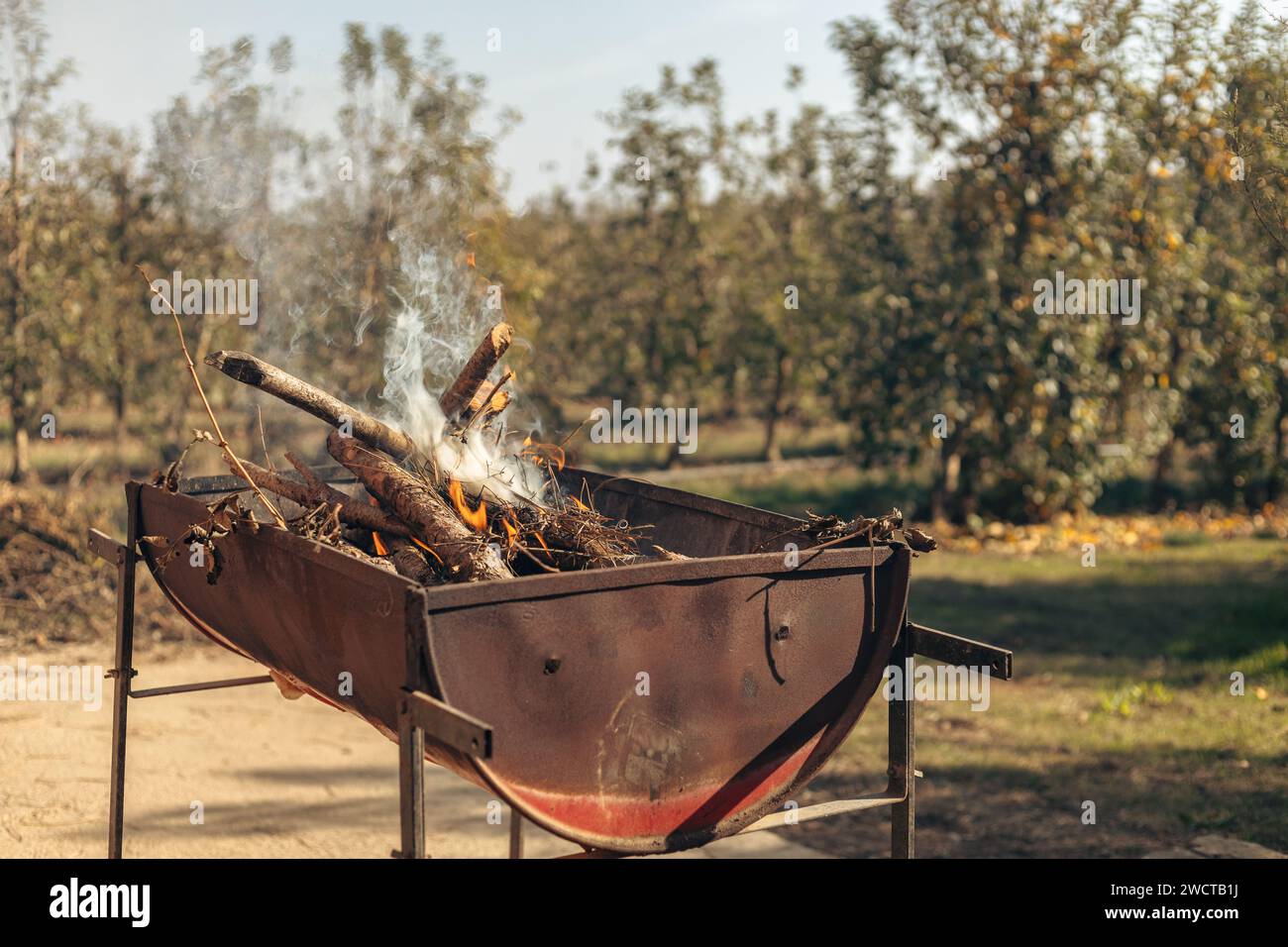Wood pit farm hi-res stock photography and images - Alamy
