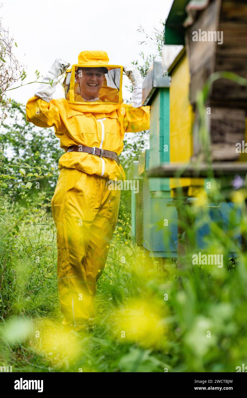 Lady beekeeper hi-res stock photography and images - Alamy