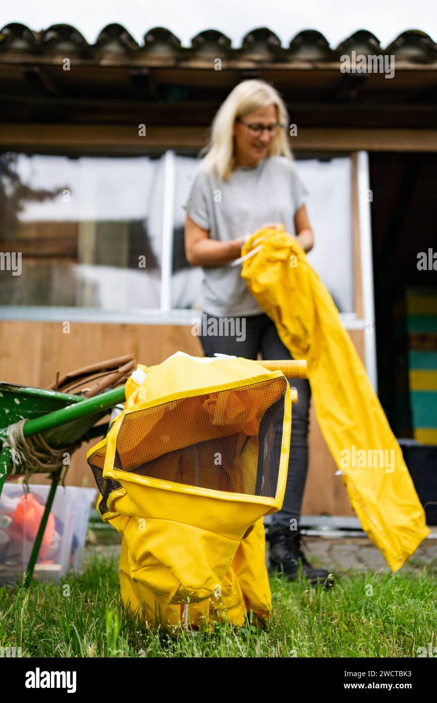 Lady beekeeper hi-res stock photography and images - Alamy