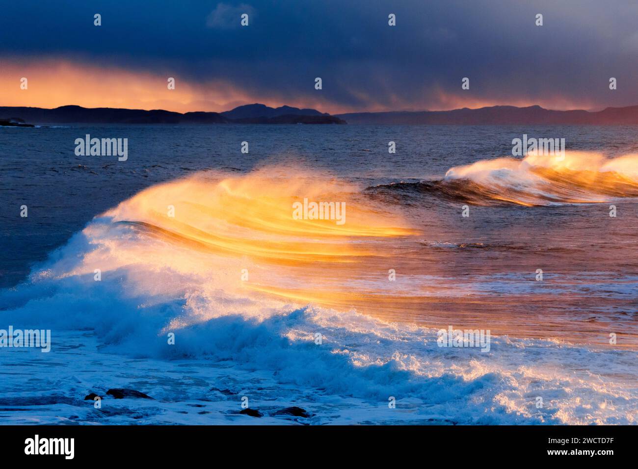 Gischt wellen hi-res stock photography and images - Alamy