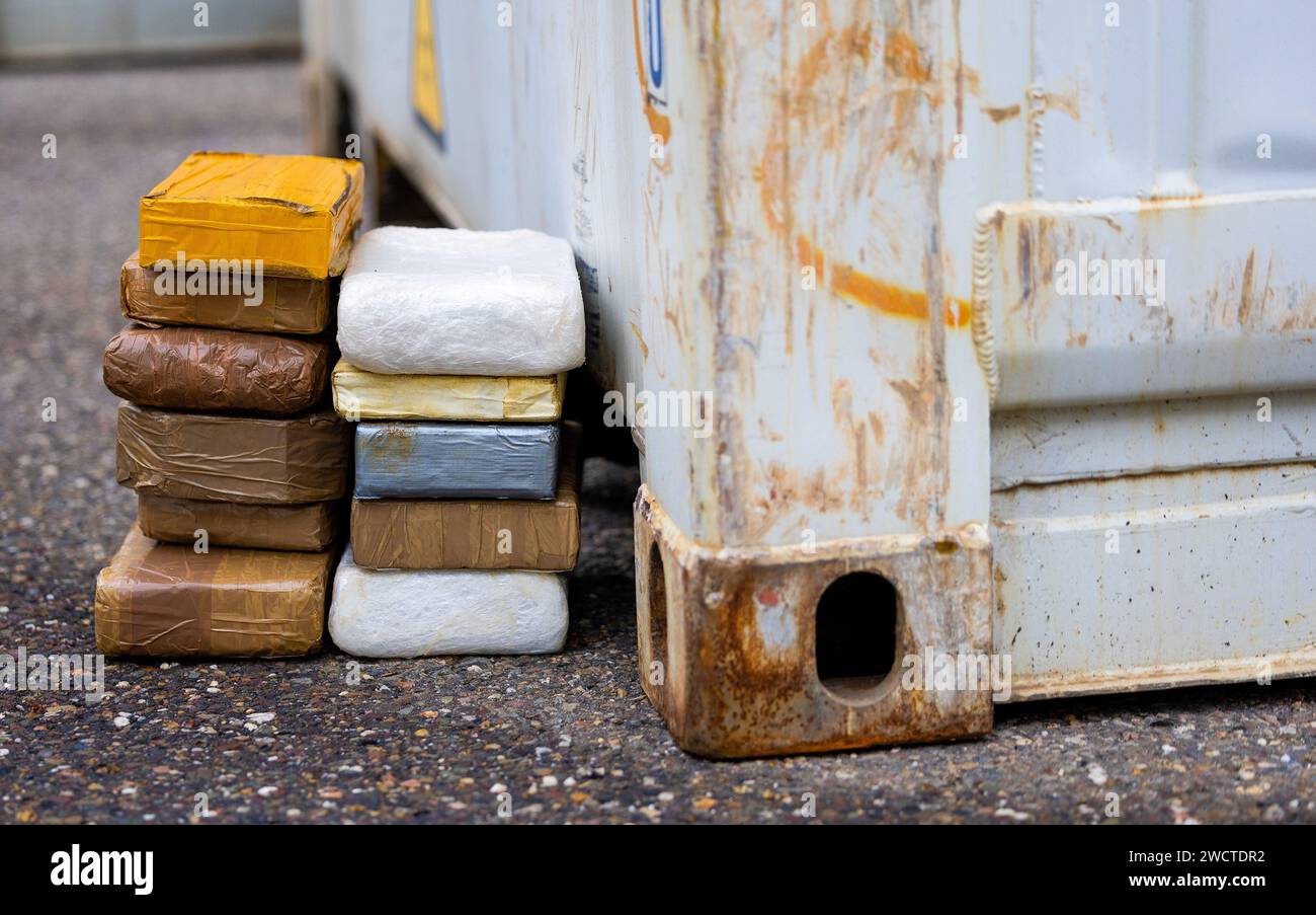 VLISSINGEN - Drug packages during a presentation about drug seizures in ...