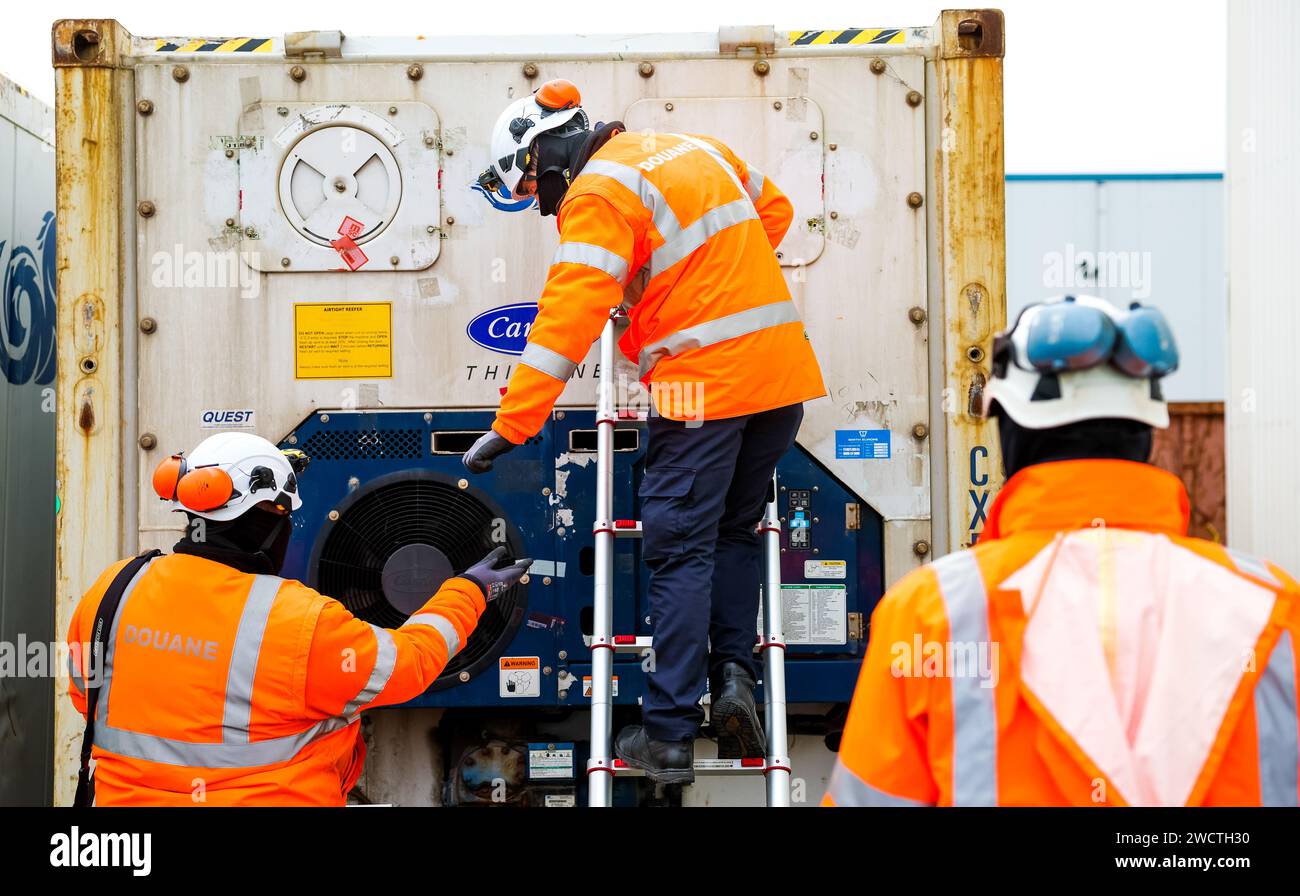 VLISSINGEN - The Belgian rummage team during a presentation about the ...