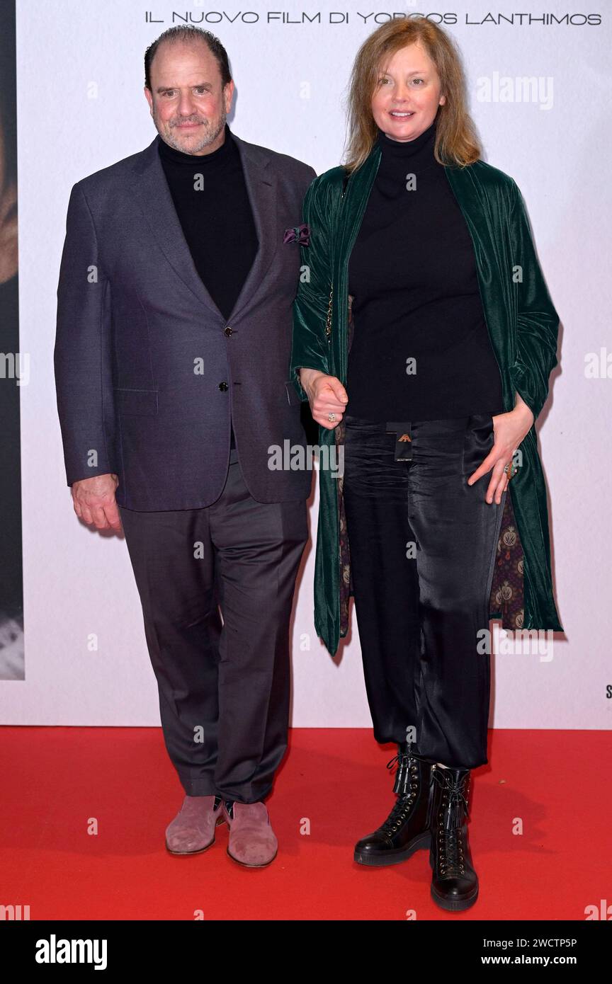 Barrett Wissman und Nina Kotova bei der Premiere des Kinofilms Povere ...