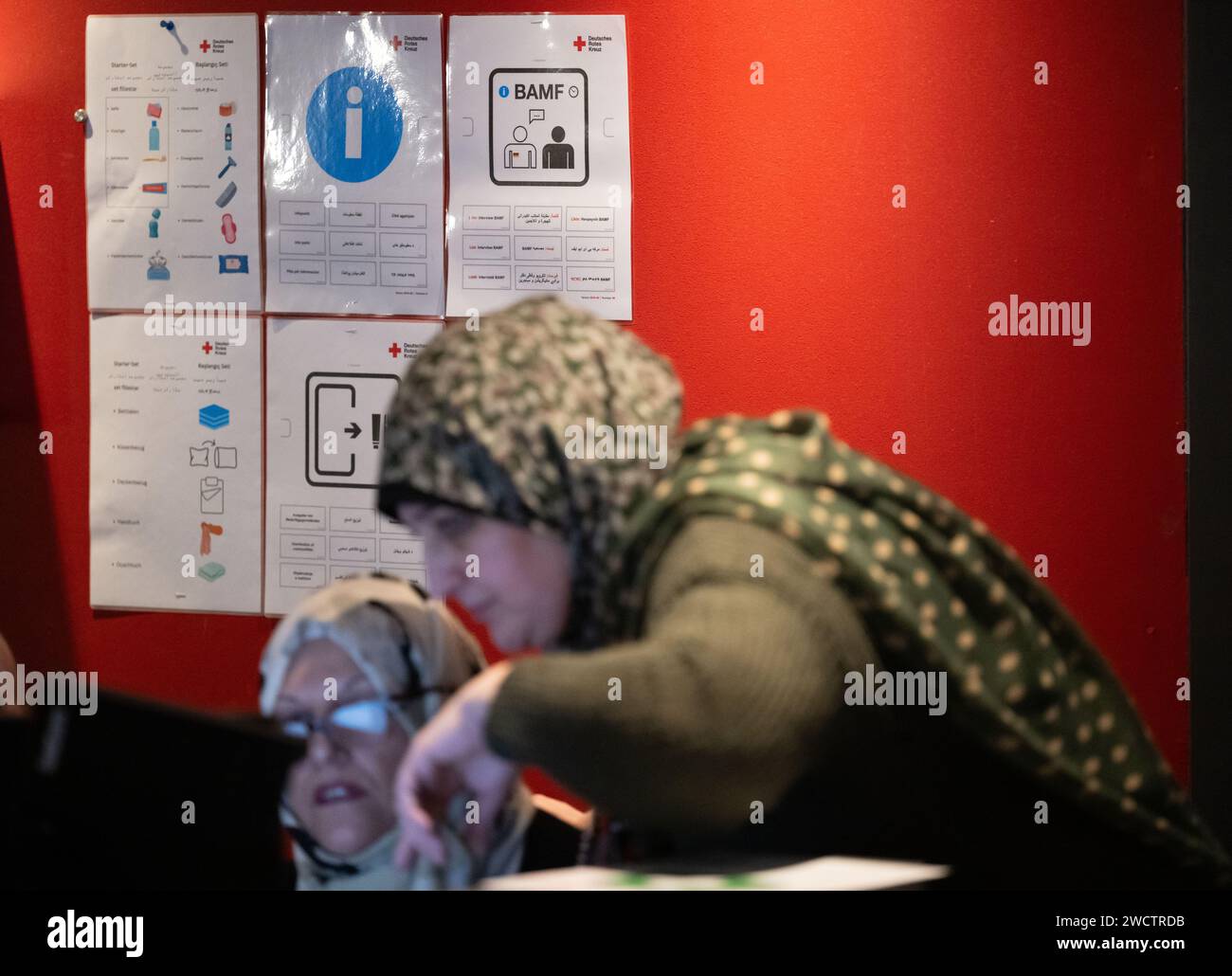 Multilingual staff hi-res stock photography and images - Alamy