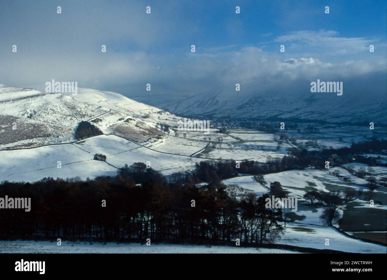 Winter day Grindslow Knoll on the southern edge of Kinder Scout Edale ...
