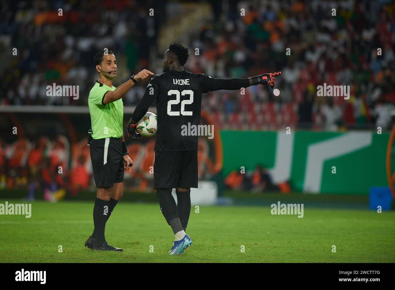 Guinean goalkeeper Ibrahim Koné talking to the referee Ibrahim Mutaz ...