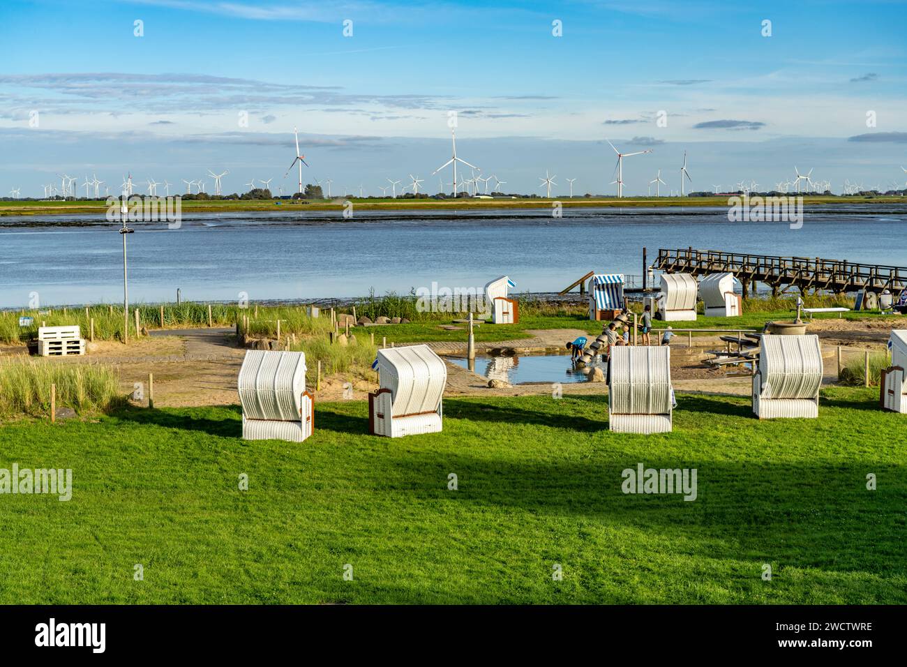 Strandkörbe vom Badestrand am Eiderdeich in Tönning, Kreis ...