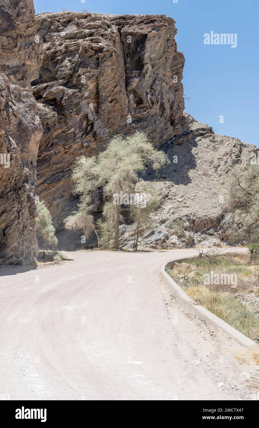 Vertical shot gravel road hi-res stock photography and images - Alamy